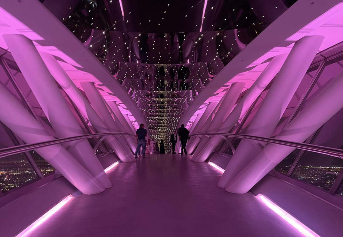 Kingdom Center Sky Bridge: Touch the Beautiful Horizon - Wasalt Blog