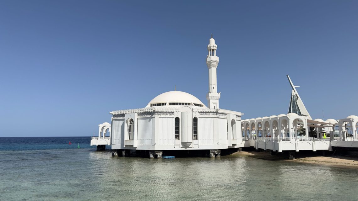 The Floating Mosque Jeddah: An Interesting Story of Stillness, Water ...